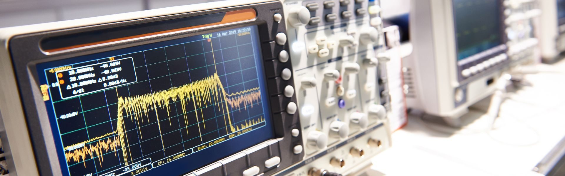 IEC 61000‑4‑11 与 IEC 61000‑4‑34 标准深度解析与合规实战指南 - 英菲菱电源股份有限公司